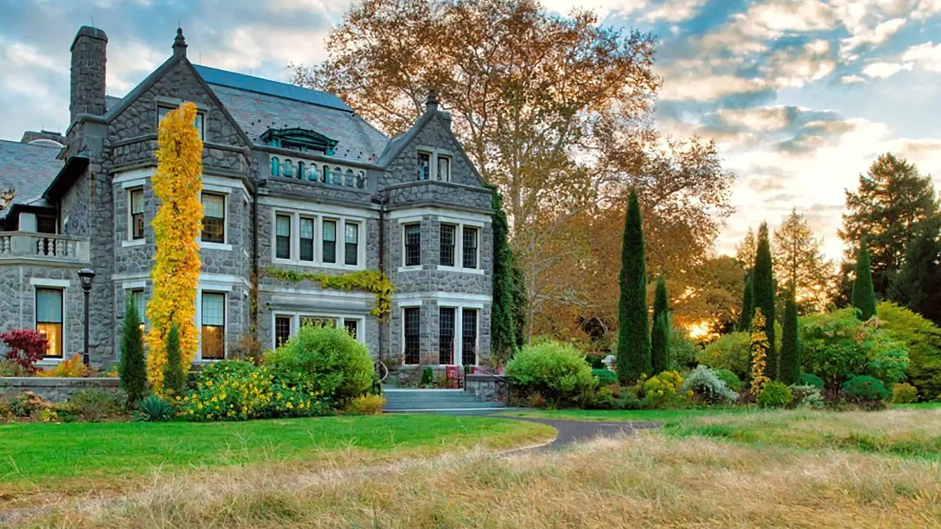 Welcome to Stoneleigh: A Natural Garden